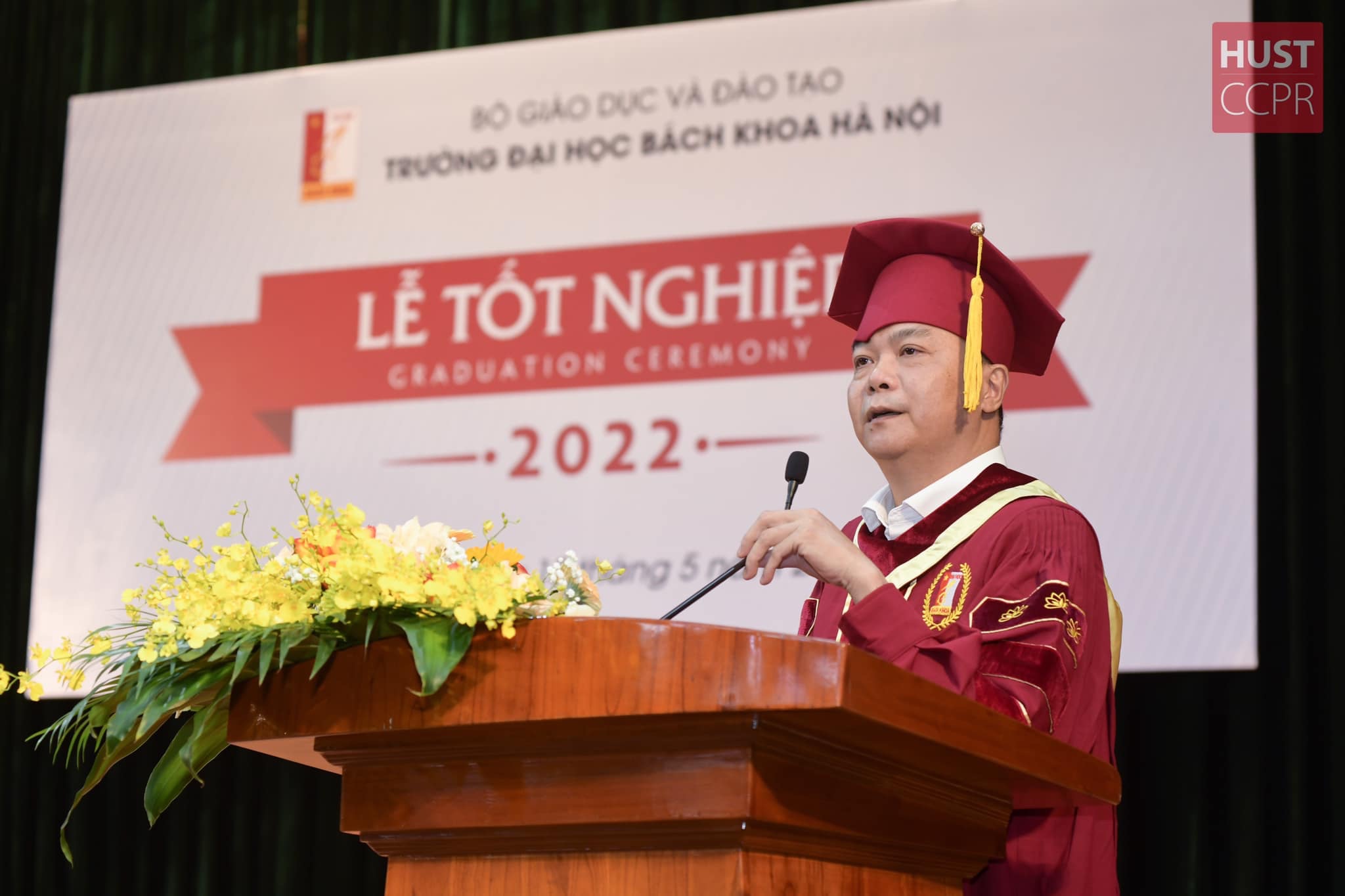 LỄ TỐT NGHIỆP CỦA TÂN KỸ SƯ VÀ TÂN CỬ NH N ĐẠI HỌC BÁCH KHOA HÀ NỘI